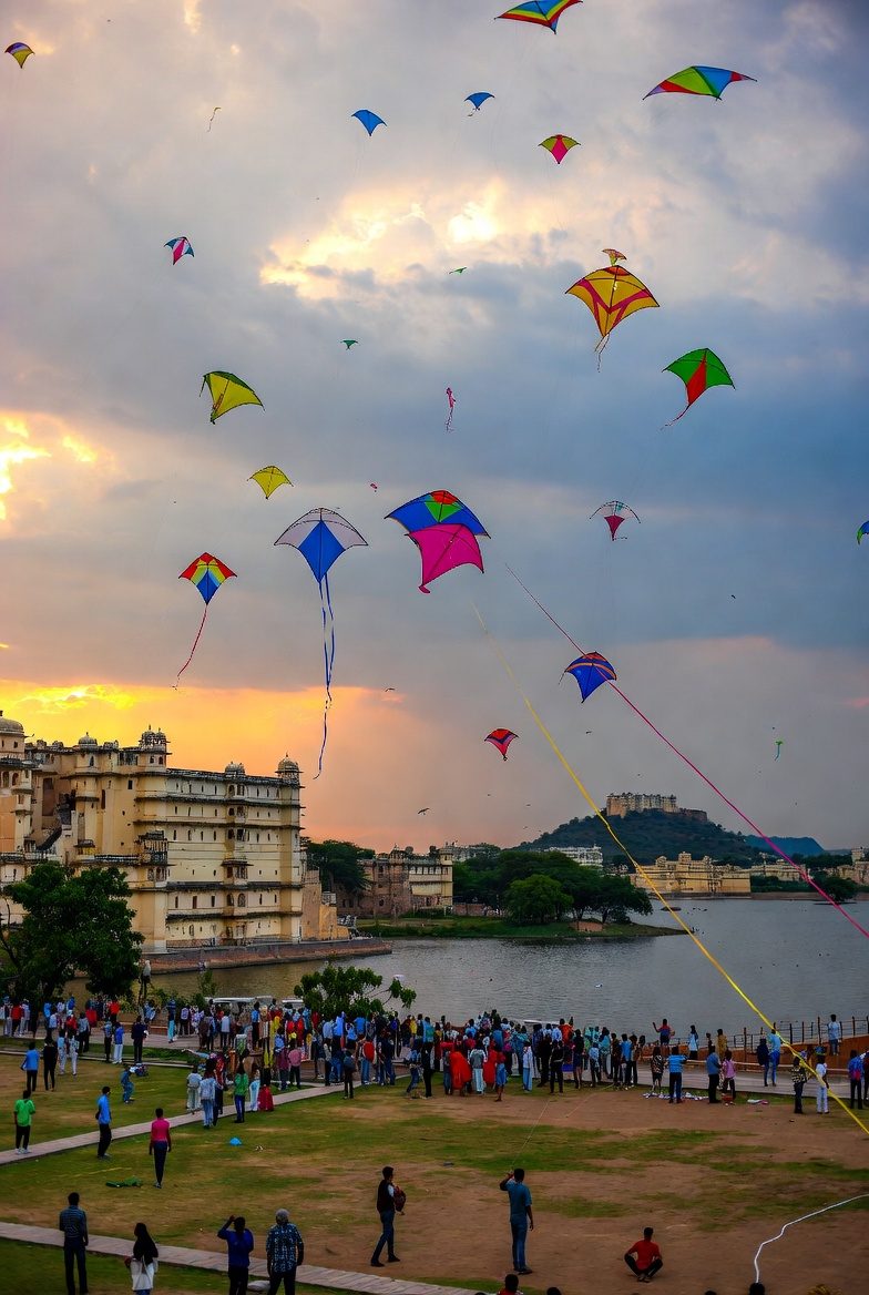 संभाग स्तरीय पतंग उत्सव कल, चार प्रमुख पर्यटन स्थलों पर शाम 4 से 5:30 ...